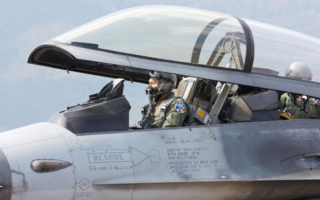 Breathing in flight; Aviation breathing oxygen and breath techniques